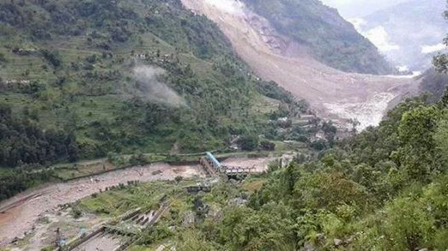 Massive landslide blocks Sunkoshi River, Downstream Nepal-India under ...