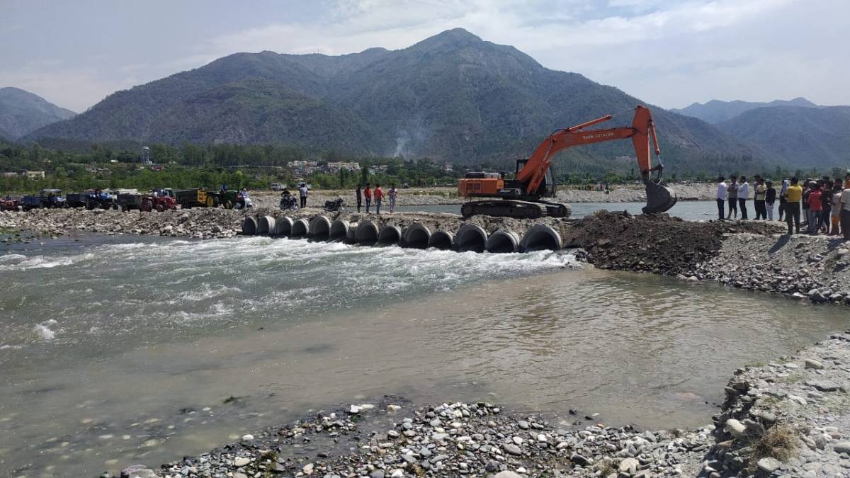 Yamuna Riverbed Mining: Miners, Govts throw rule book in river – SANDRP